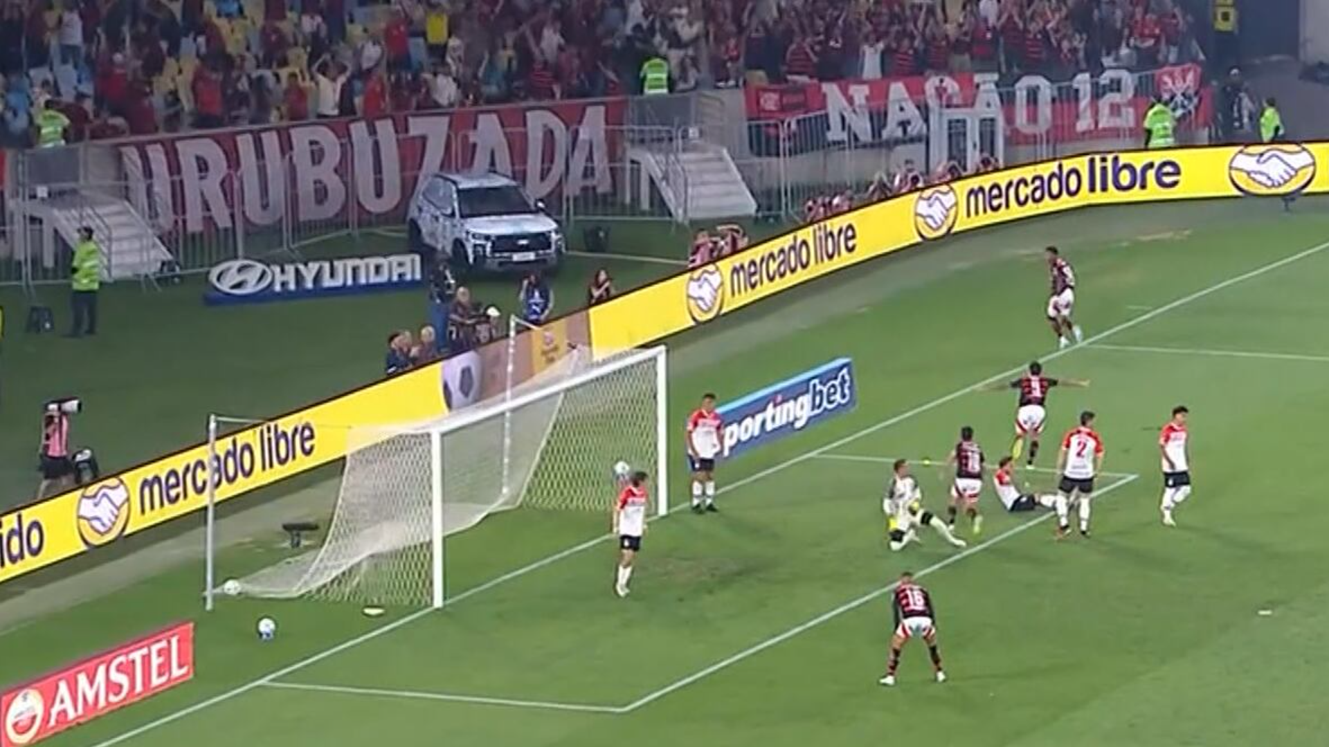 Flamengo atropela Vitória no Maracanã e aplica maior goleada do Brasileirão de pontos corridos ...
